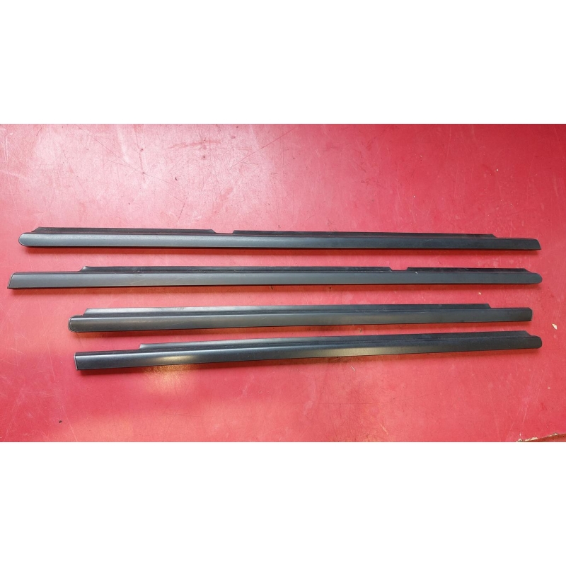 4x Zierleiste Fensterschacht schwarz matt Tür Mercedes W164 ML, 85,00