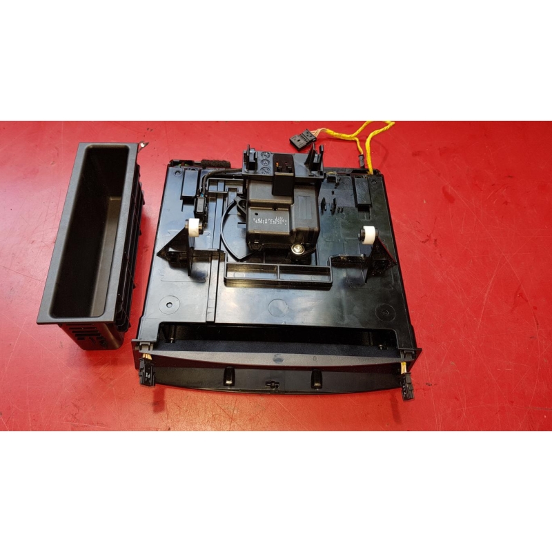 Ablagefach elektrisch CD-Wechsler Mercedes W211 2116800552, 20,51