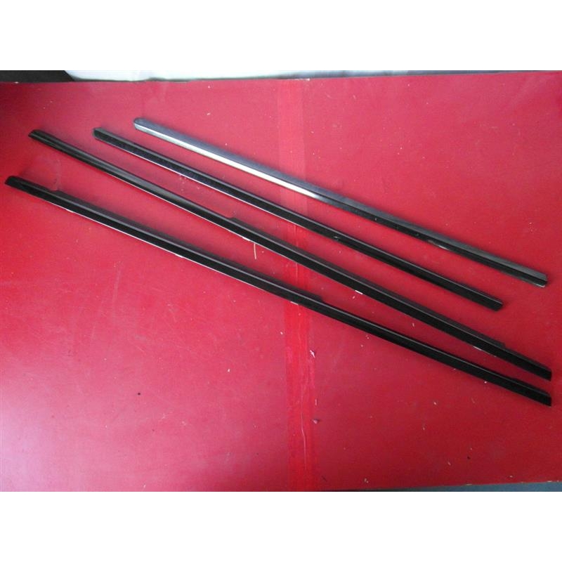 4 Fensterschachtleiste Mercedes W211 2116900780 2116900880 2116900380 ...